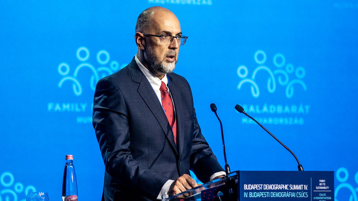 Ágoston Hugó: Kelemen Hunor derűlátástól frusztráltságig – Új Hét